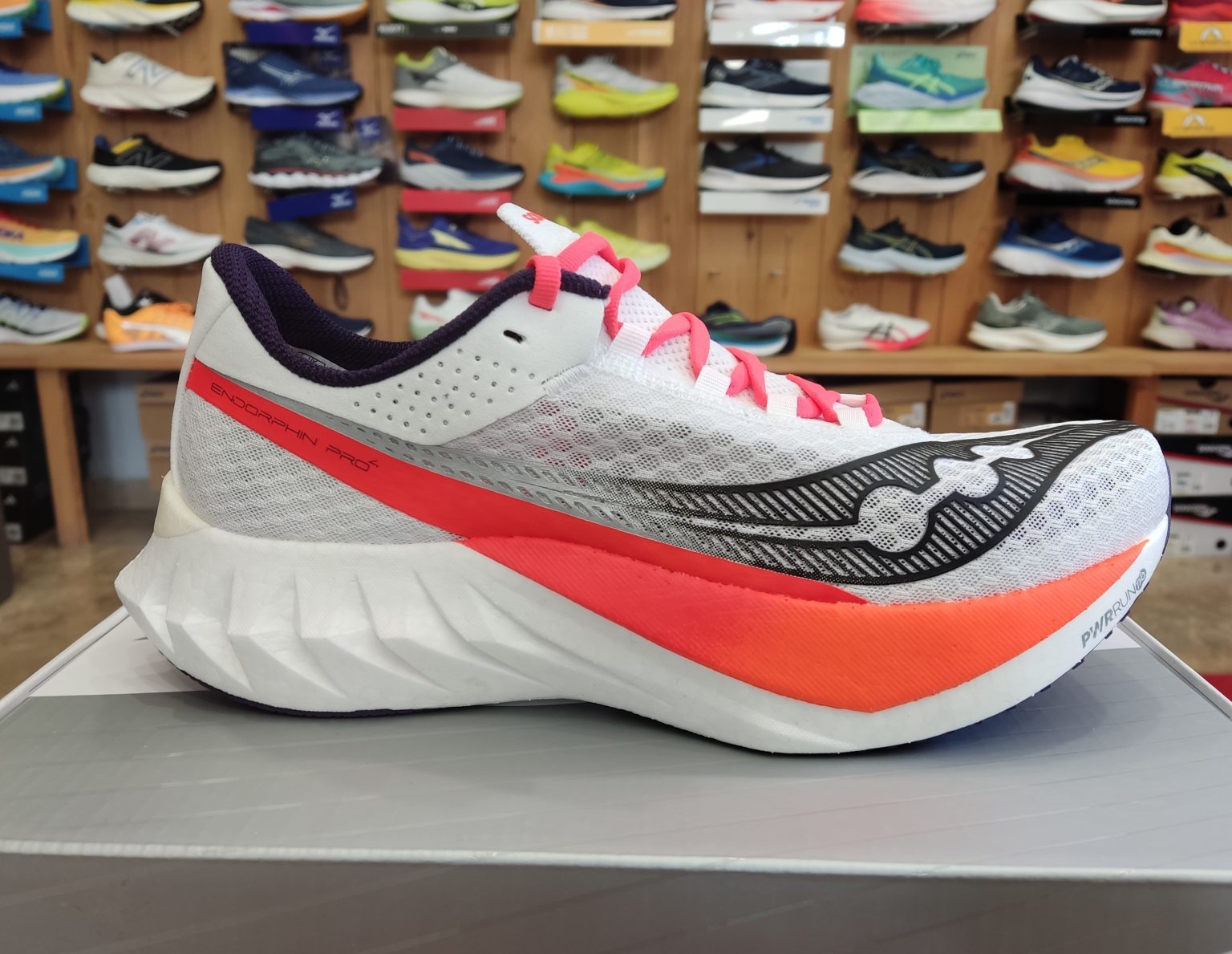 Saucony Endorphin Speed 4 vs. Pro 4: Analysis and Comparison